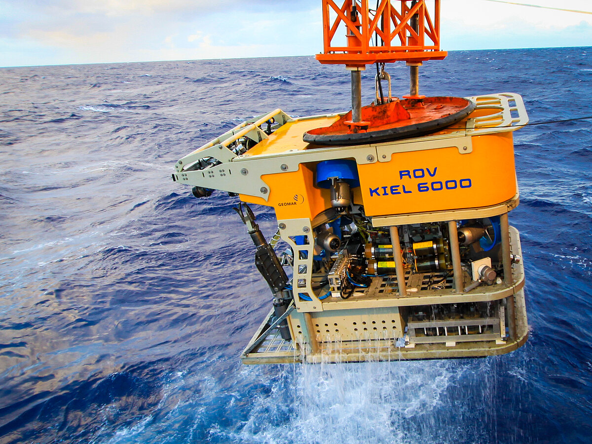 A dive to the ore factories of the deep sea