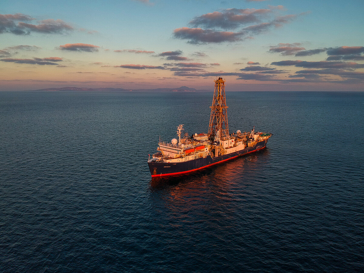 Scientific Drilling Unravels Historical Mystery Surrounding Santorini