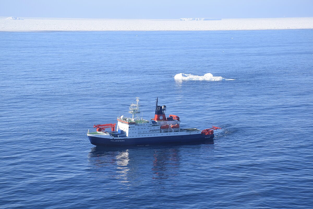 Research vessel POLARSTERN sets course for the East Antarctic