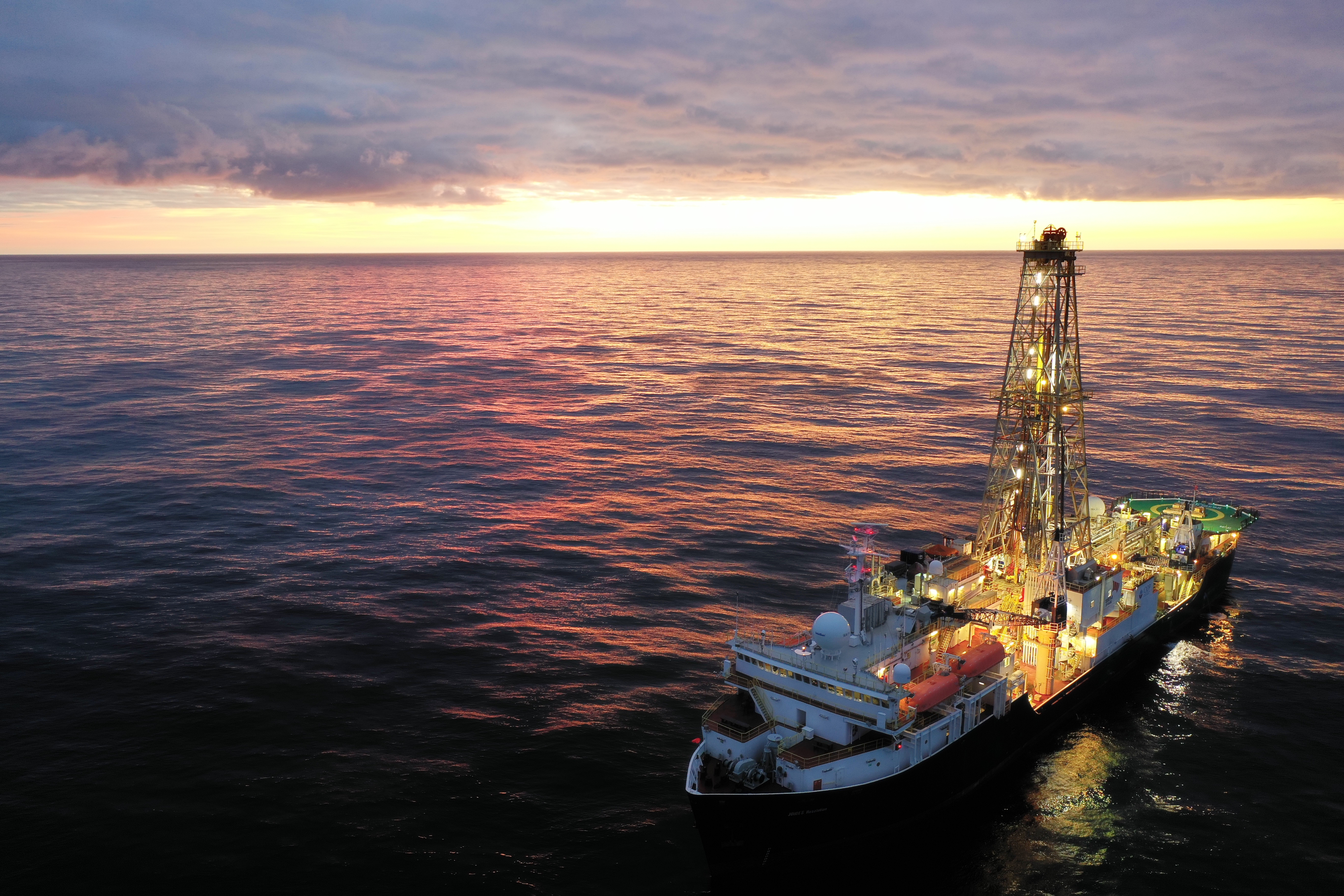 Past climate warming driven by hydrothermal vents