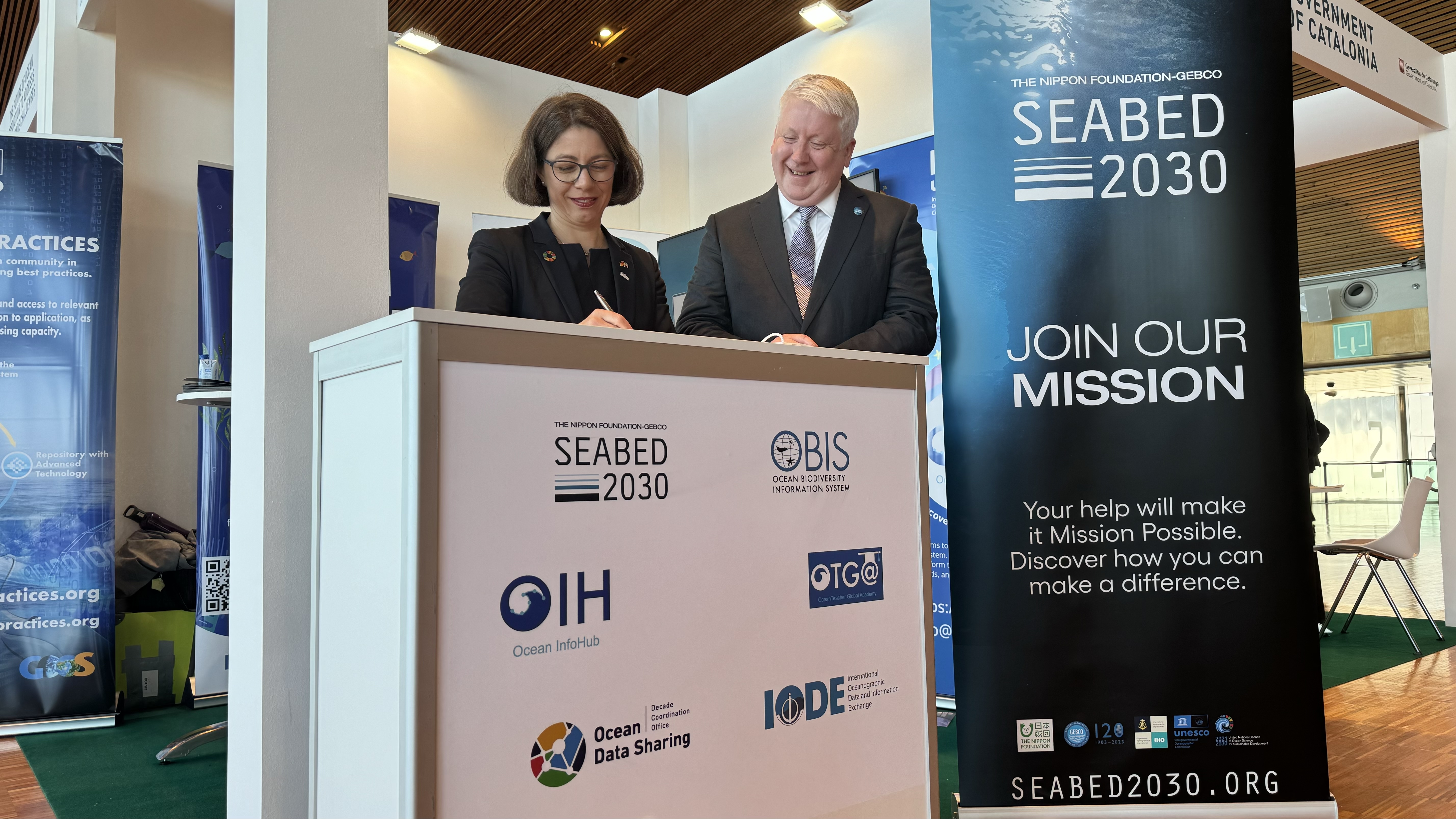 On the way to a complete seafloor map